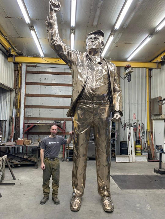 Ohio artist creates a 15-foot tall bronze statue of Donald Trump, “Don ...