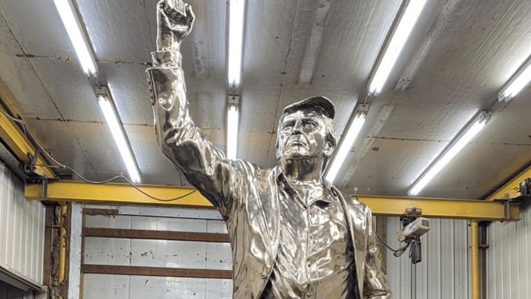 Ohio artist creates a 15-foot tall bronze statue of Donald Trump, “Don ...