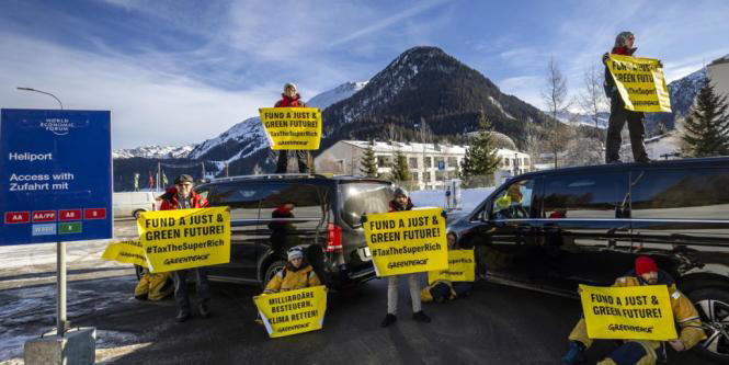 Activistas de Greenpeace pidieron más impuestos a los ricos, en el ... Activistas de Greenpeace pidieron más impuestos a los ricos, en el ...