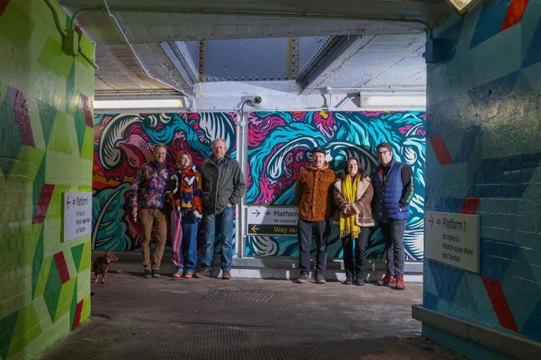 New murals transform South Bristol train station