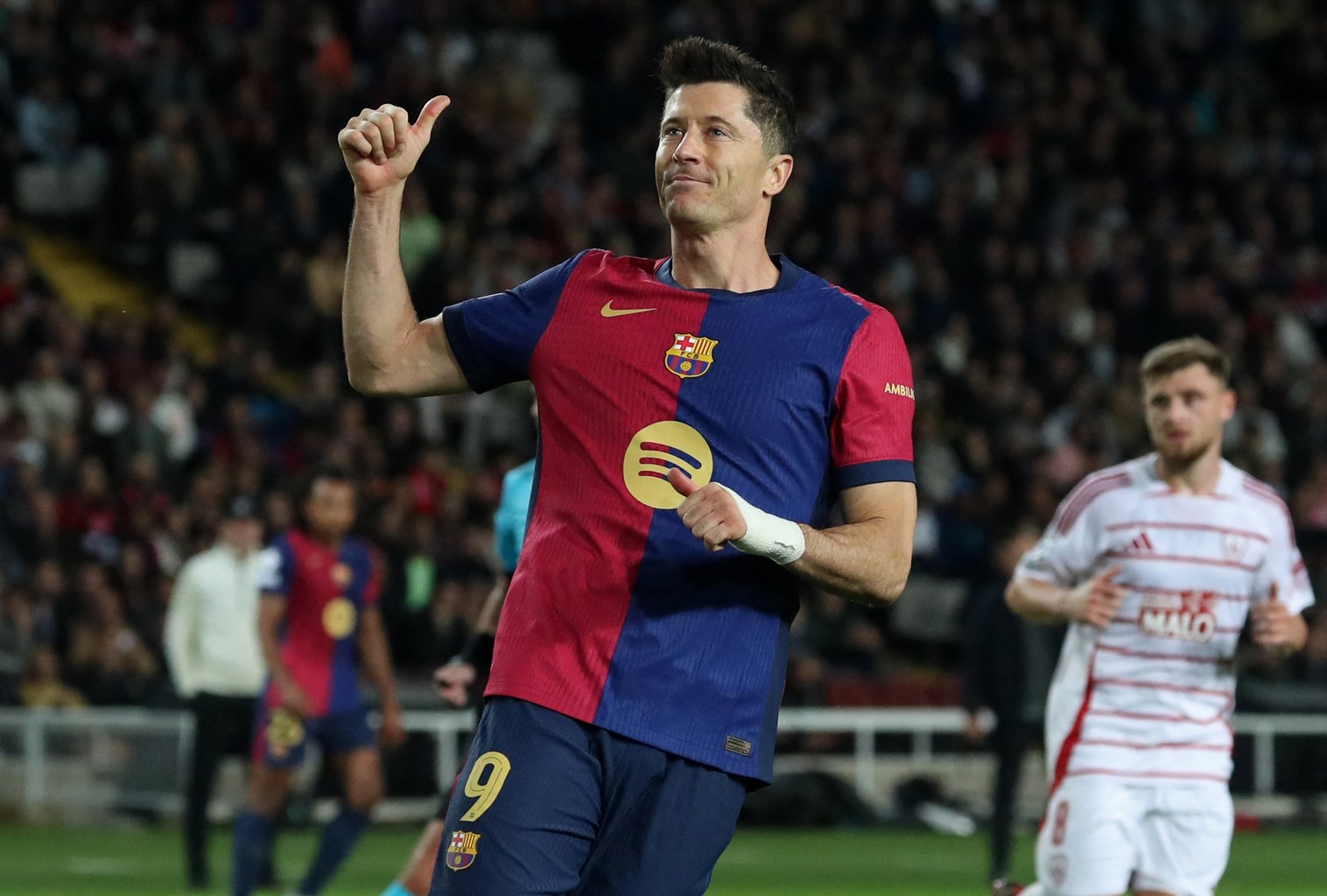 FC Barcelona pokłada nadzieję w Lewandowskim. Polak koszmarem ...