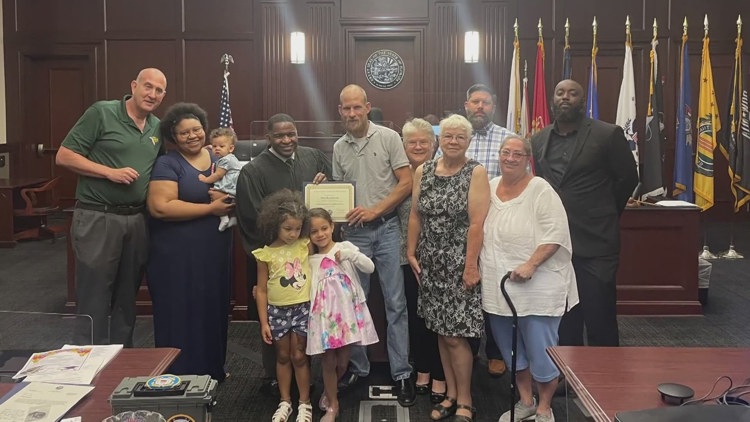 'Fell back into PTSD': Veterans Treatment Court in Jax helping vets ...