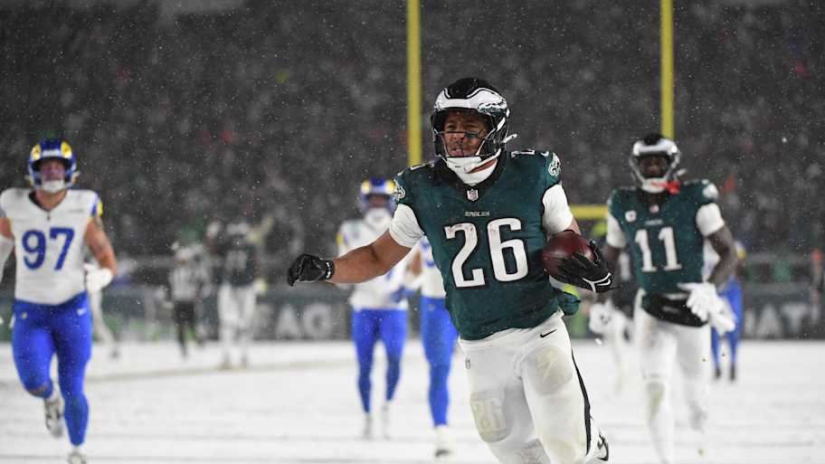 Saquon Barkley's girlfriend Anna Congdon rocks icy white fit for Eagles ...