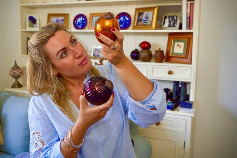 Inside Travelling Auctioneers star Briony 'Bee' Harford's life from ...