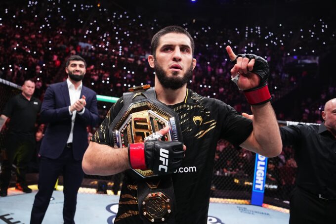 Ex-campeão do UFC aposta em derrota de Islam Makhachev