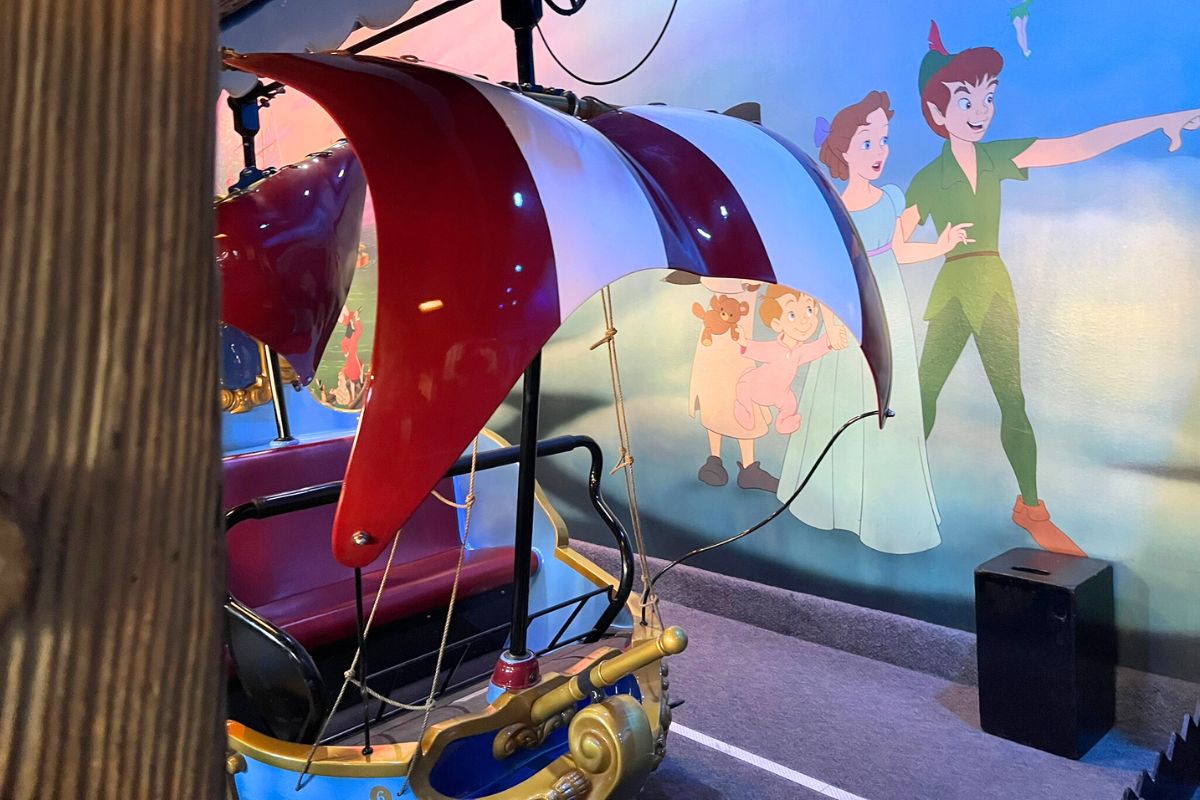 Top 10 Disneyland Dark Rides For Resting Your Eyes and Cooling Off