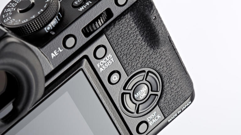 Remember the Fujifilm X-T1? Maybe it's the perfect stopgap while I wait ...