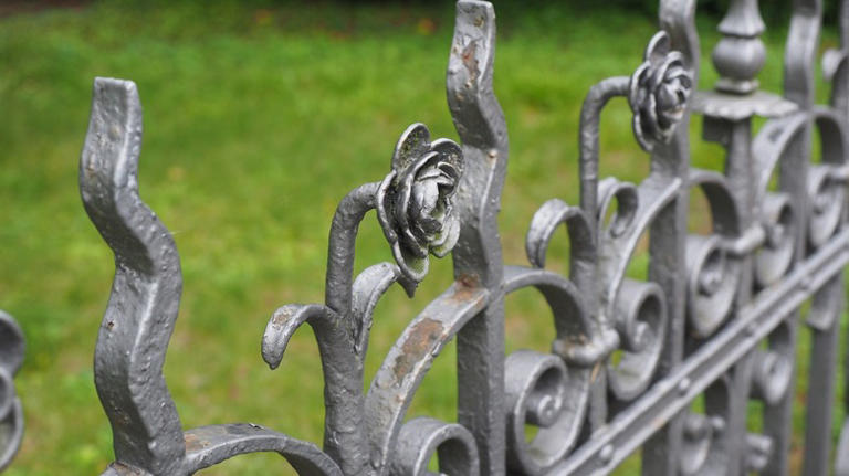 15 Stunning Wrought Iron Fence Ideas For Luxury Curb Appeal