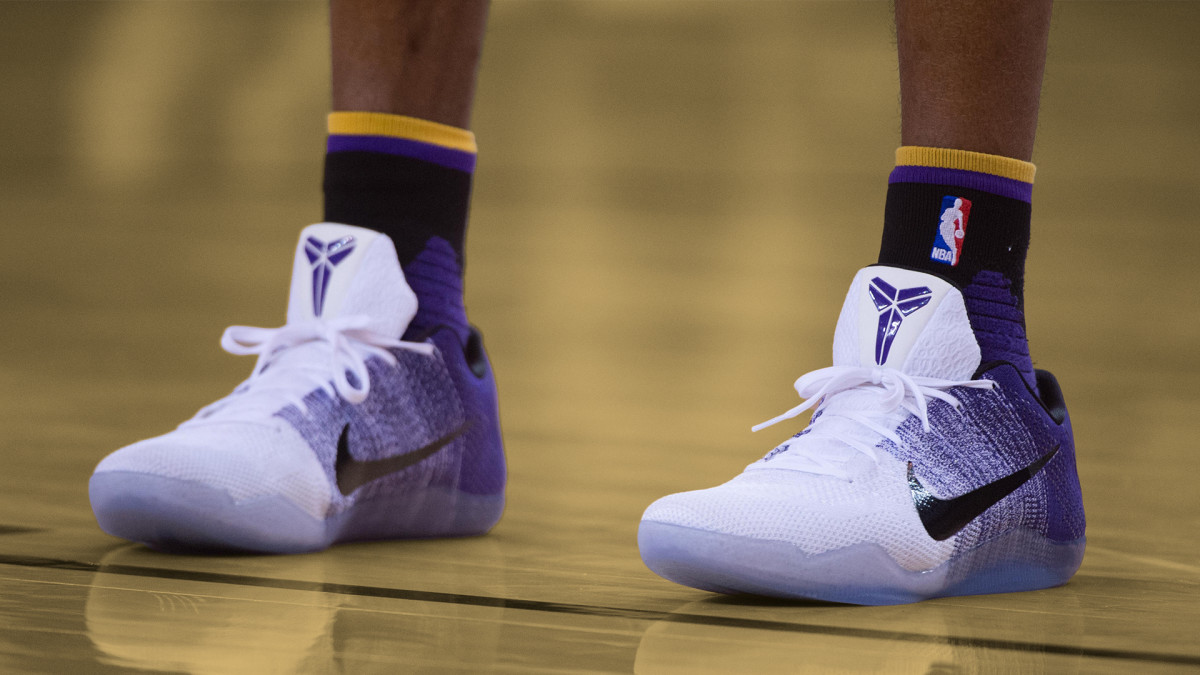 When Kobe Bryant started the low-top shoe revolution: "I've rolled my ...