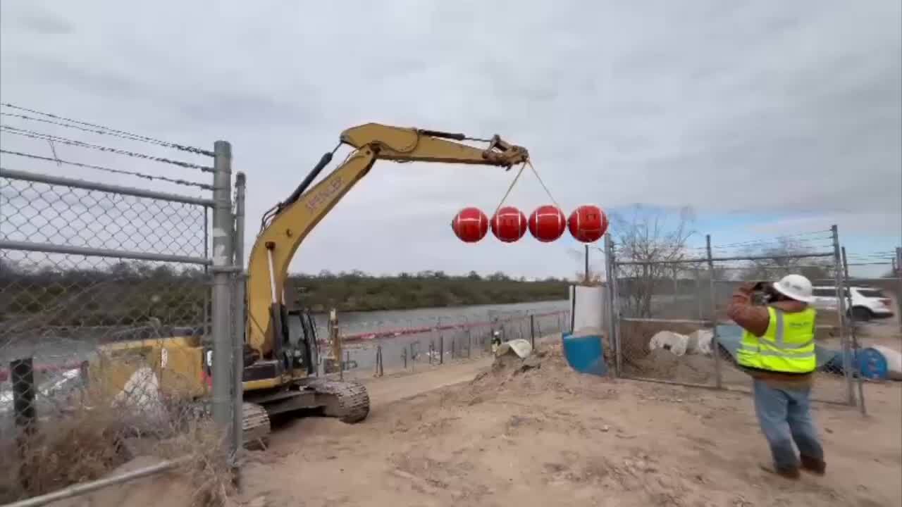 Texas puts more border buoys in Rio Grande