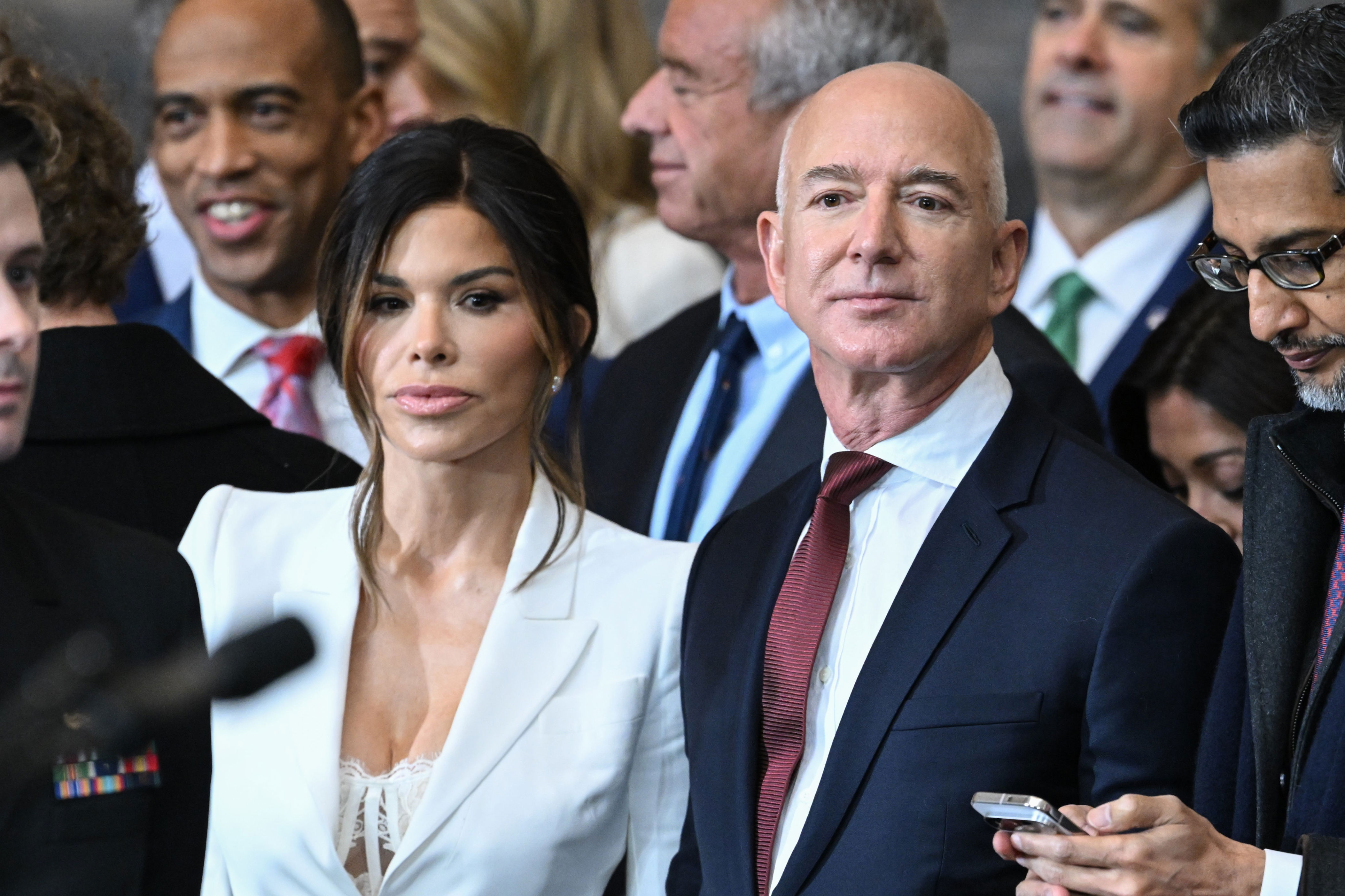 Jeff Bezos attempting to fill Elon Musk-shaped hole in the Oval Office ...