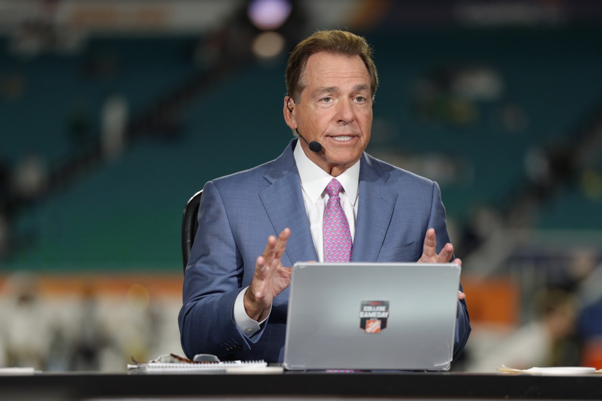 Nick Saban receives a message from CFB analyst