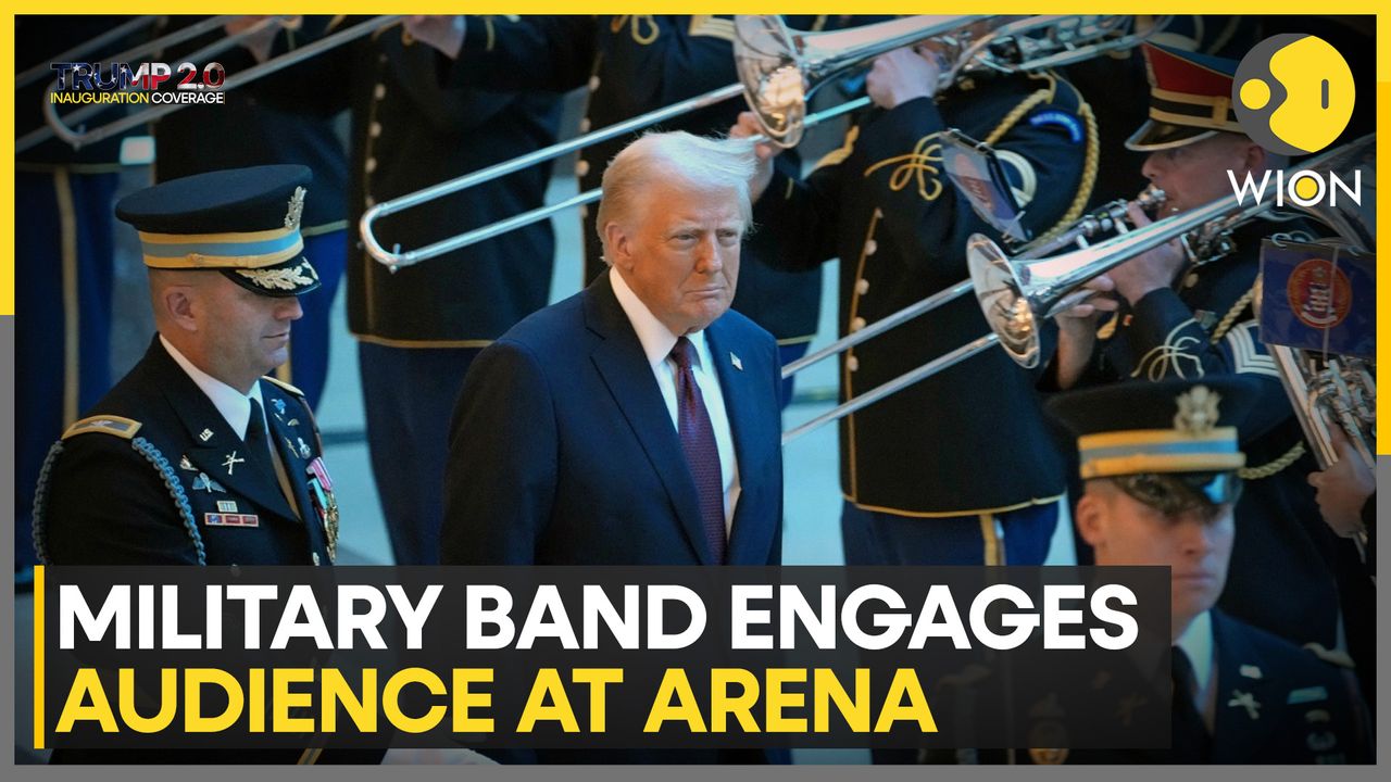 US President Donald Trump enters Capital One Arena to roaring applause ...