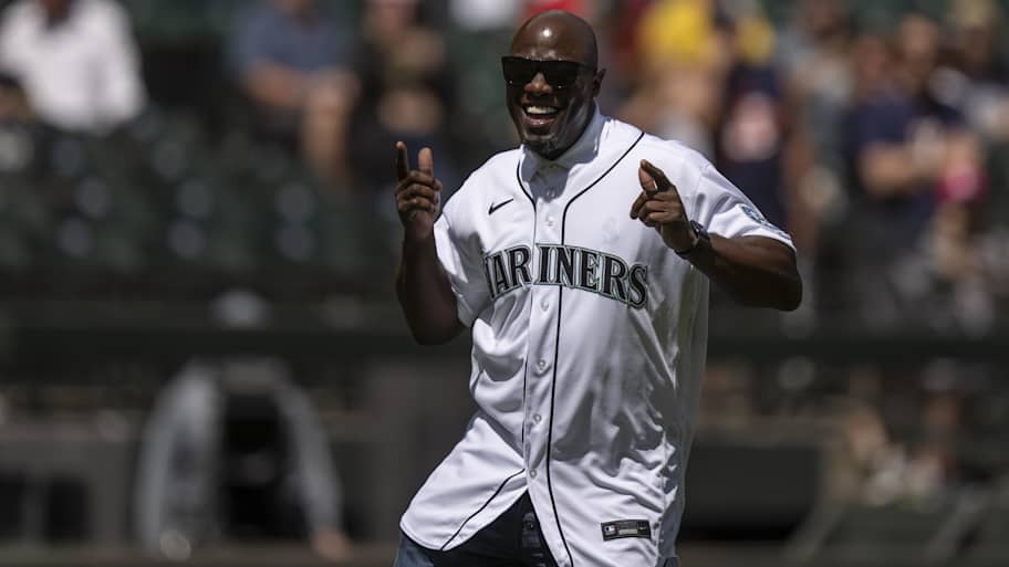 Former Seattle Mariners Outfielder Mike Cameron Honors Late Announcer ...
