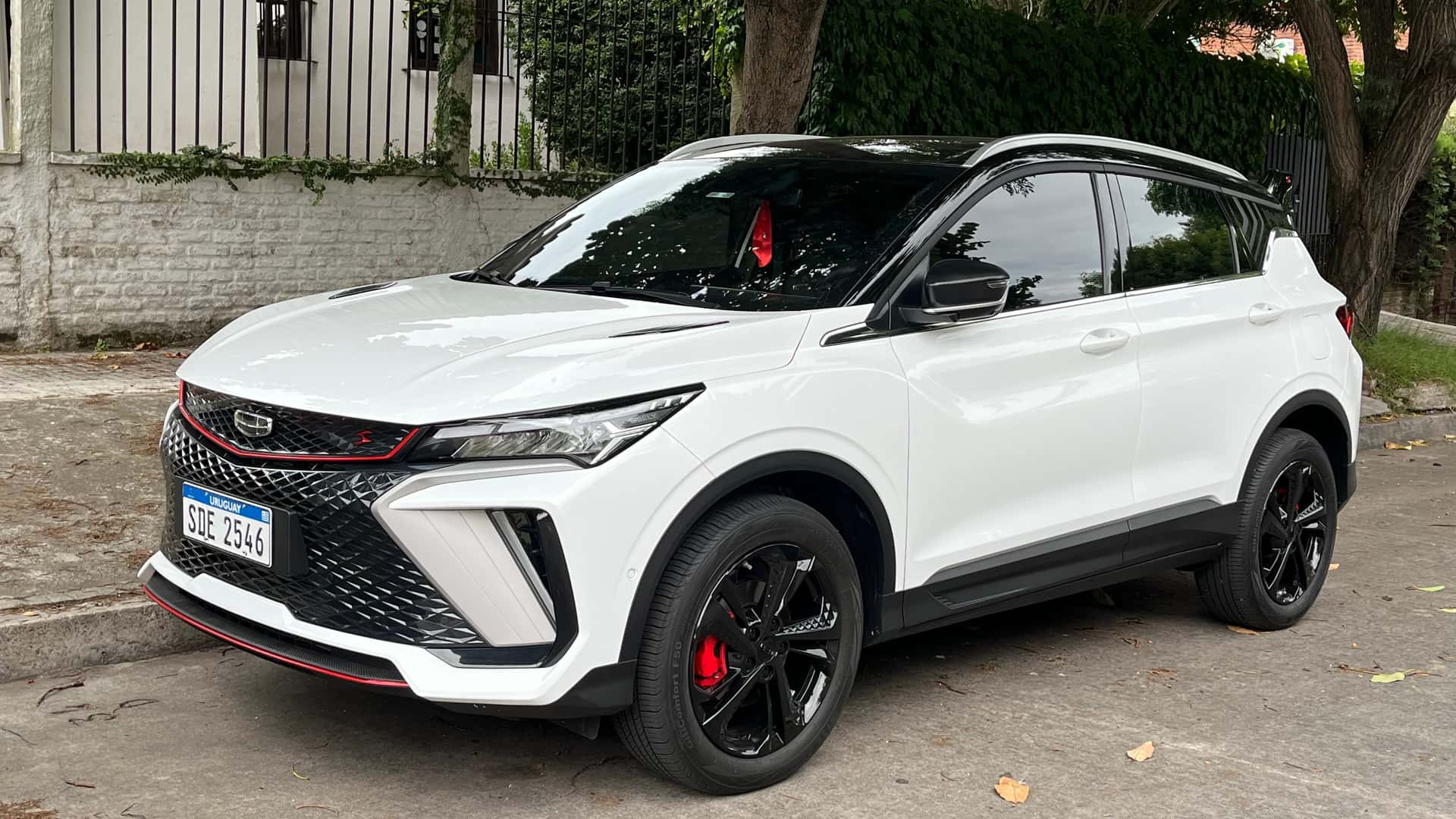 Antes de chegar ao Brasil, Geely supera vendas da BYD na China