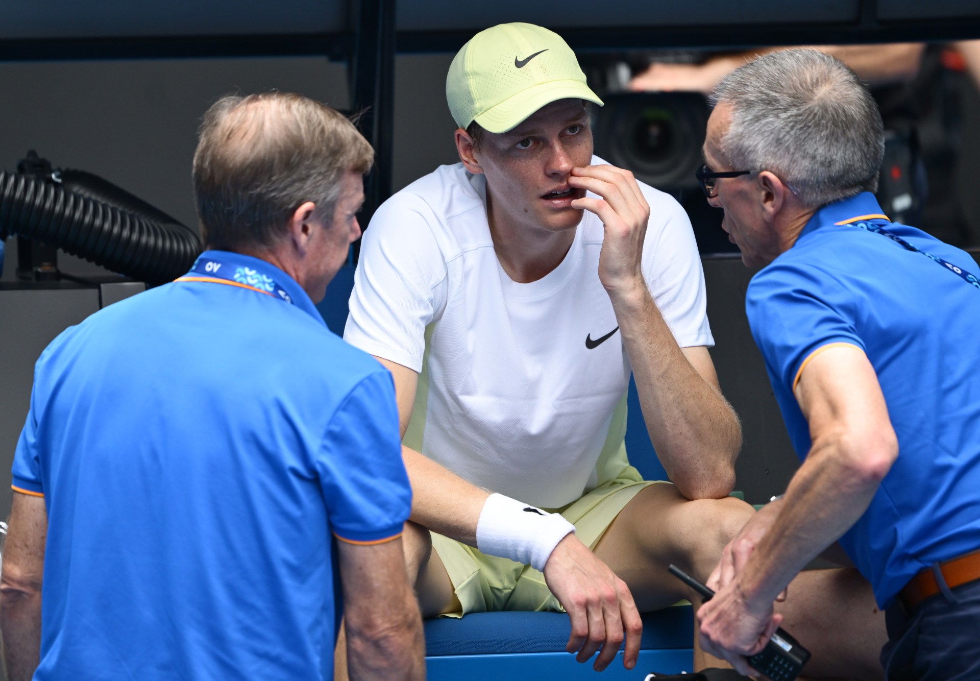 Jannik Sinner suffers from 'uncontrollable shaking' in worrying scenes ...