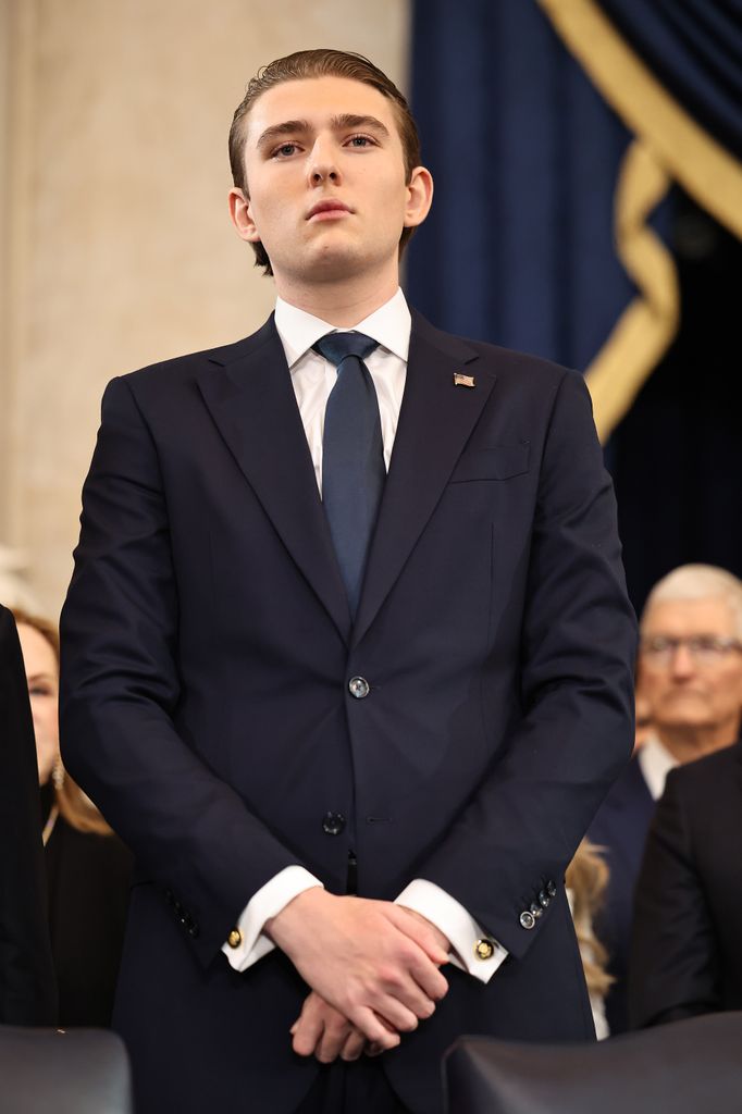 Barron, el hijo de Donald y Melania Trump, toma el control del ...