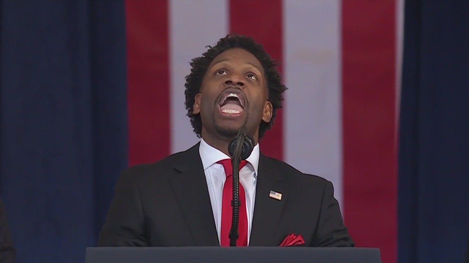 Detroit pastor Lorenzo Sewell delivers prayer at President Trump's ...