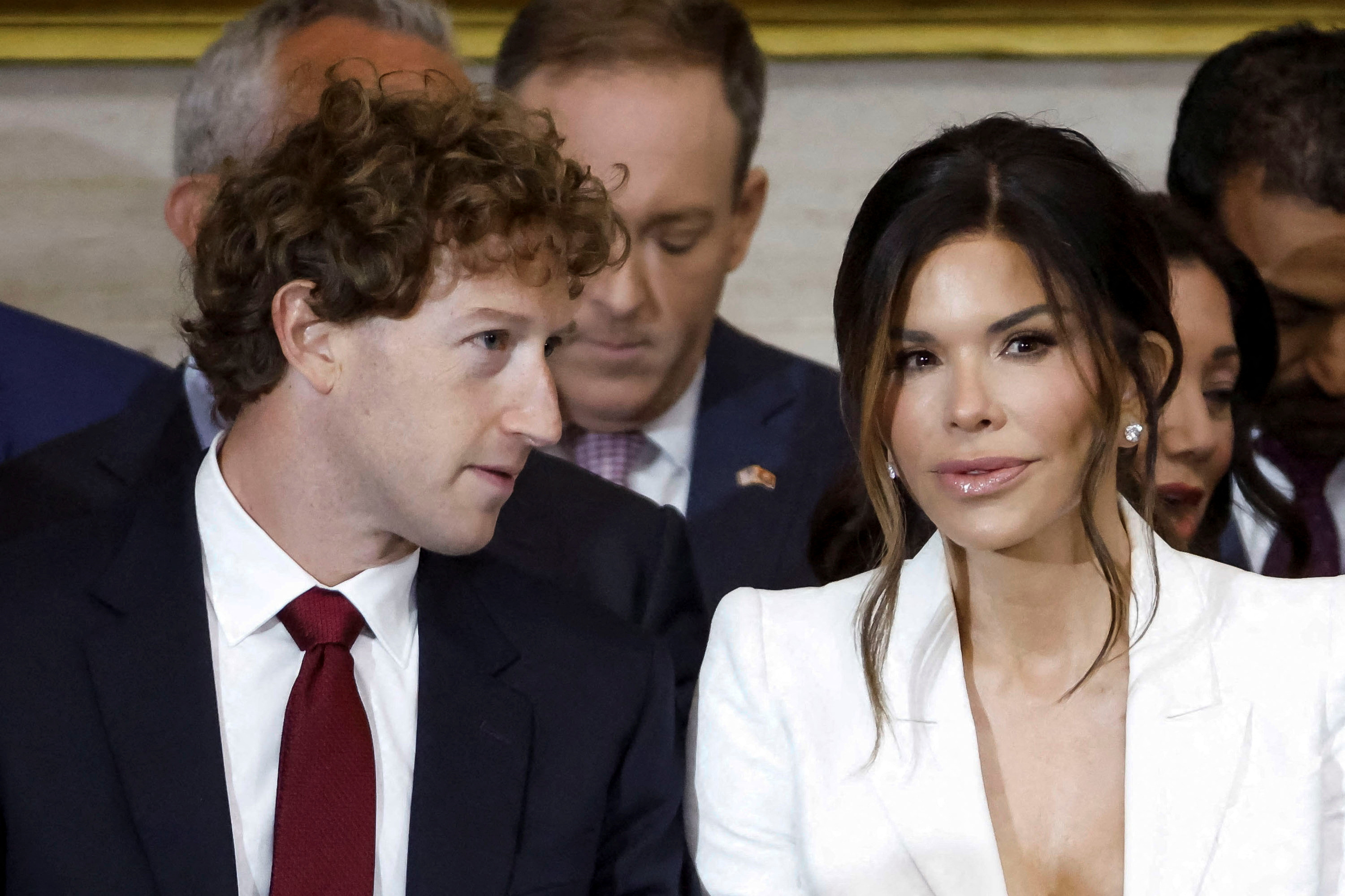 Did Mark Zuckerberg get caught peeping at Lauren Sánchez’s chest during ...