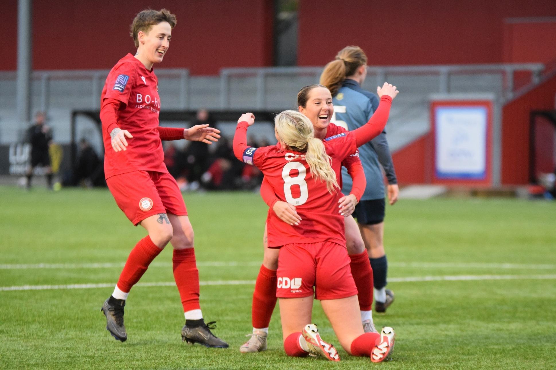 Izzy, wizzy Worthing Reds get busy