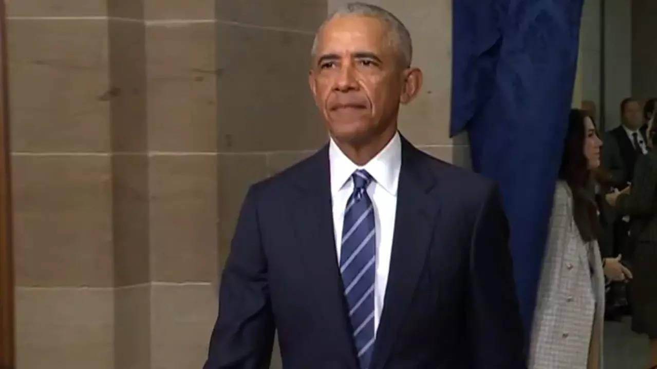 'Where is Michelle Obama': Netizens concerned about Barack Obama's solo ...