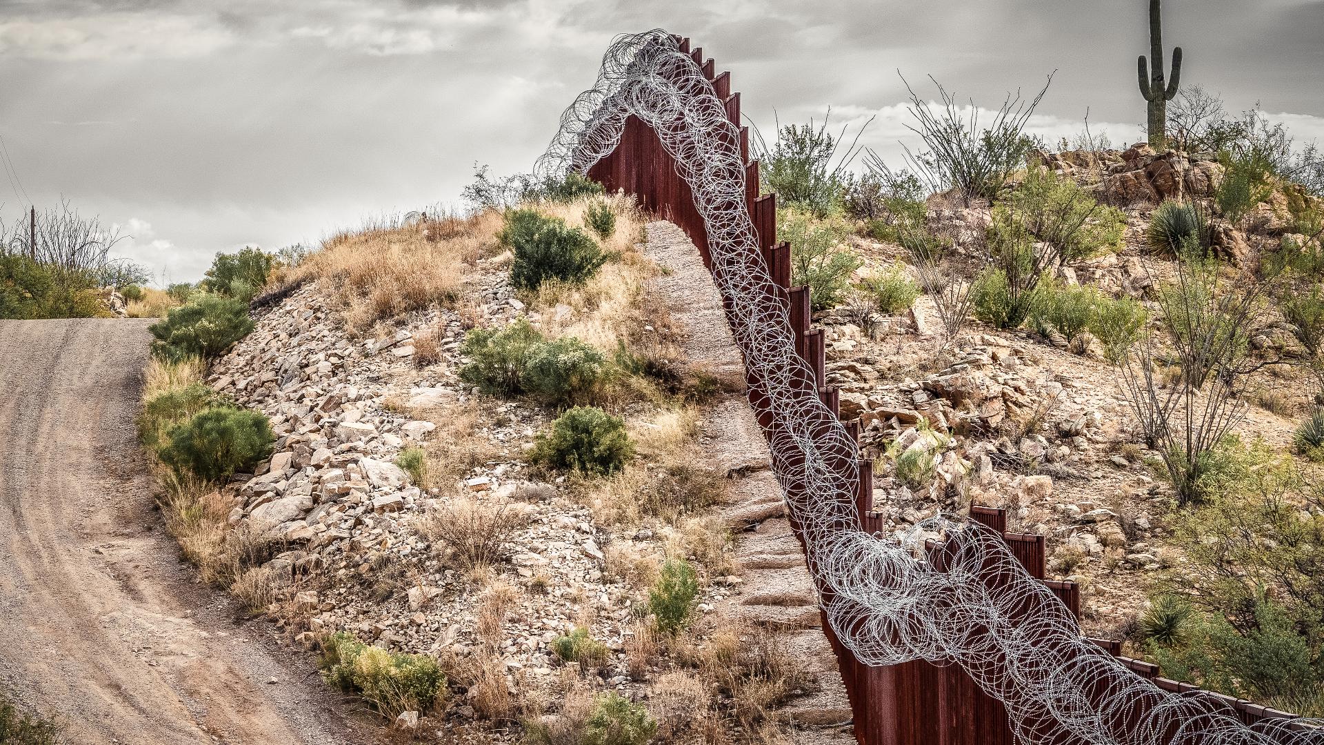 Trump signs executive order declaring national emergency at southern border