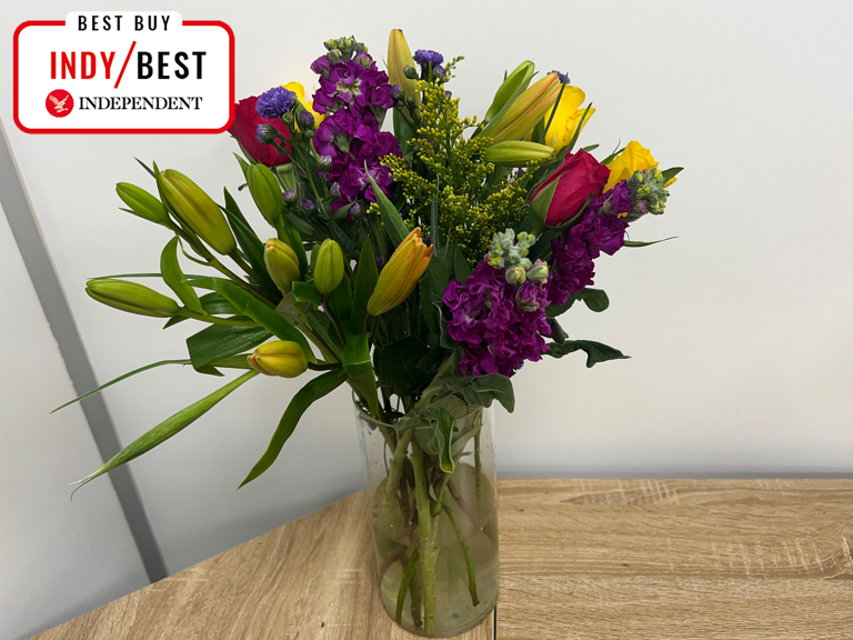 7 best letterbox flowers to gift to friends and loved ones