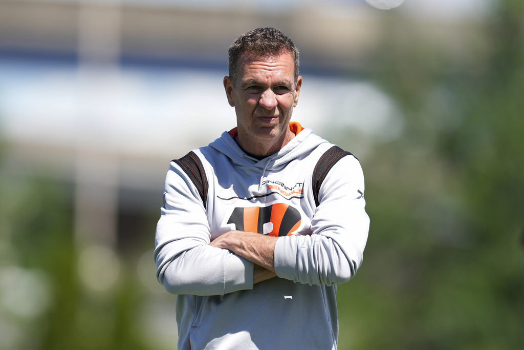 Colts hire Lou Anarumo as defensive coordinator after missing playoffs ...