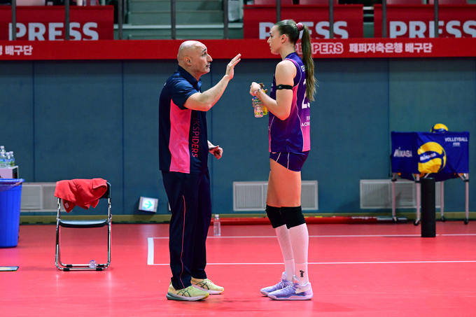 ‘35억 쓰고도 봄배구 적신호’ IBK기업은행 vs ‘마테이코 기복, 후반기 1승2패’ 흥국생명…승리 간절한 두 팀의 맞대결, 그 승자는?