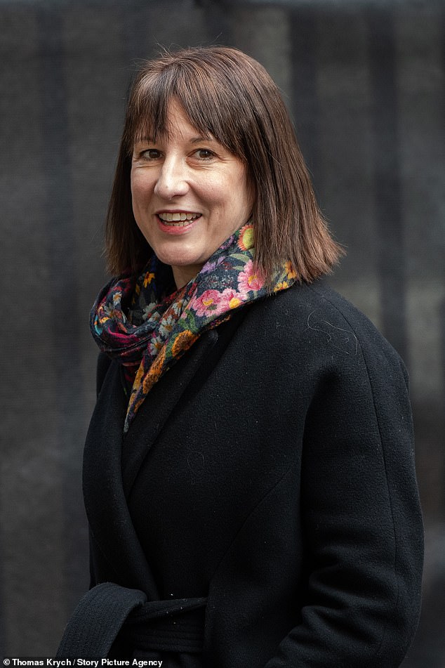 Reeves urged to fix 'faultlines' with business as she heads to meeting