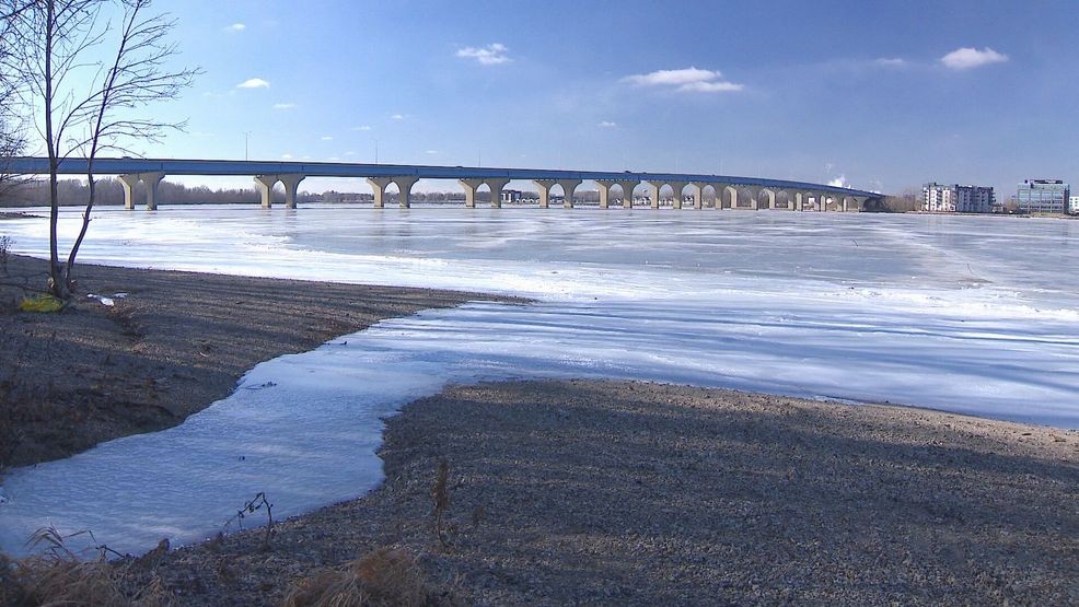 Northeast Wisconsin residents bundle up, try to make the most of bitter ...