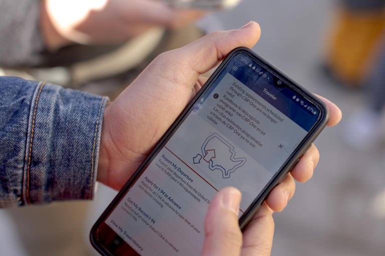 U.S. revamps immigration app to add ‘self-deportation’ function