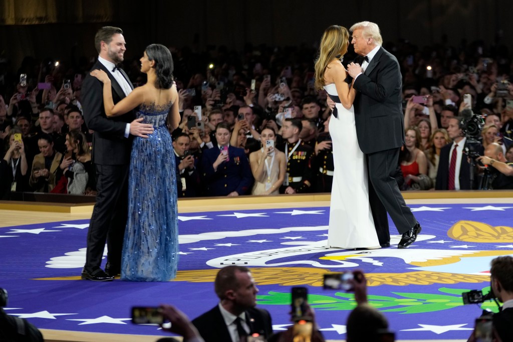 Trump, Melania take the stage to massive ovation for Commander in Chief ...