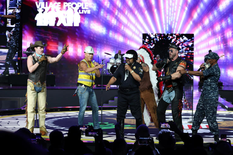 As Inauguration Day turned to night, Donald and Melania Trump share ...