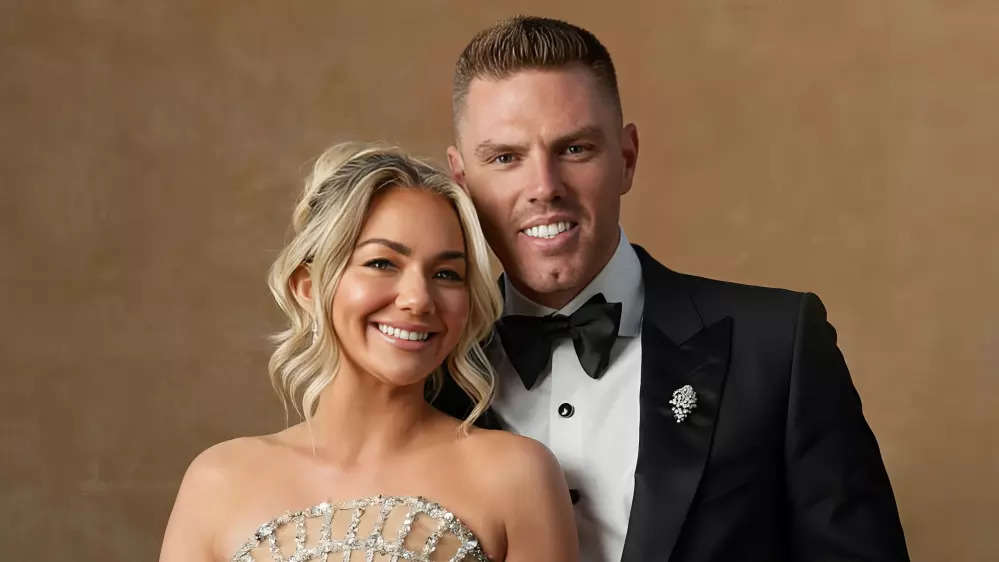Freddie Freeman's wife Chelsea shares cozy picture with Dodgers ...