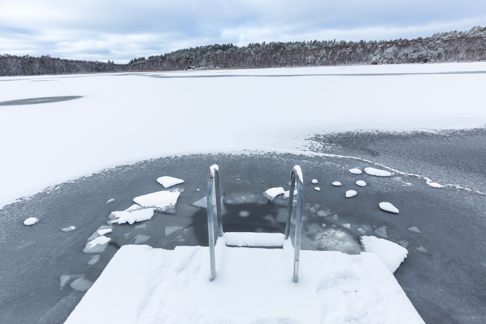 Ice Baths: Benefits and Risks You Need to Know