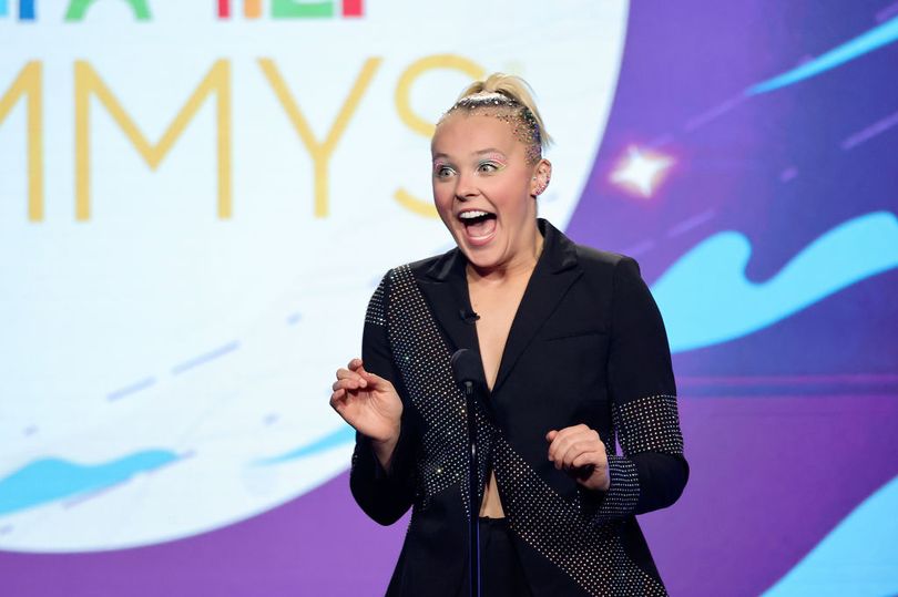 JoJo Siwa confirms the status of her relationship with Aussie actress ...