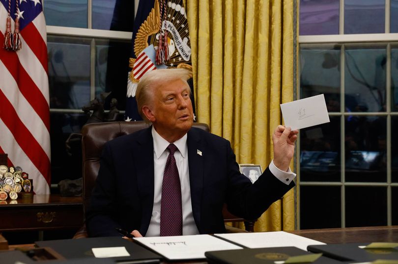 Donald Trump discovers letter left by Biden in Oval Office desk ...