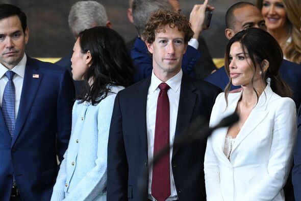 Mark Zuckerberg caught peeking at Lauren Sanchez's cleavage during ...