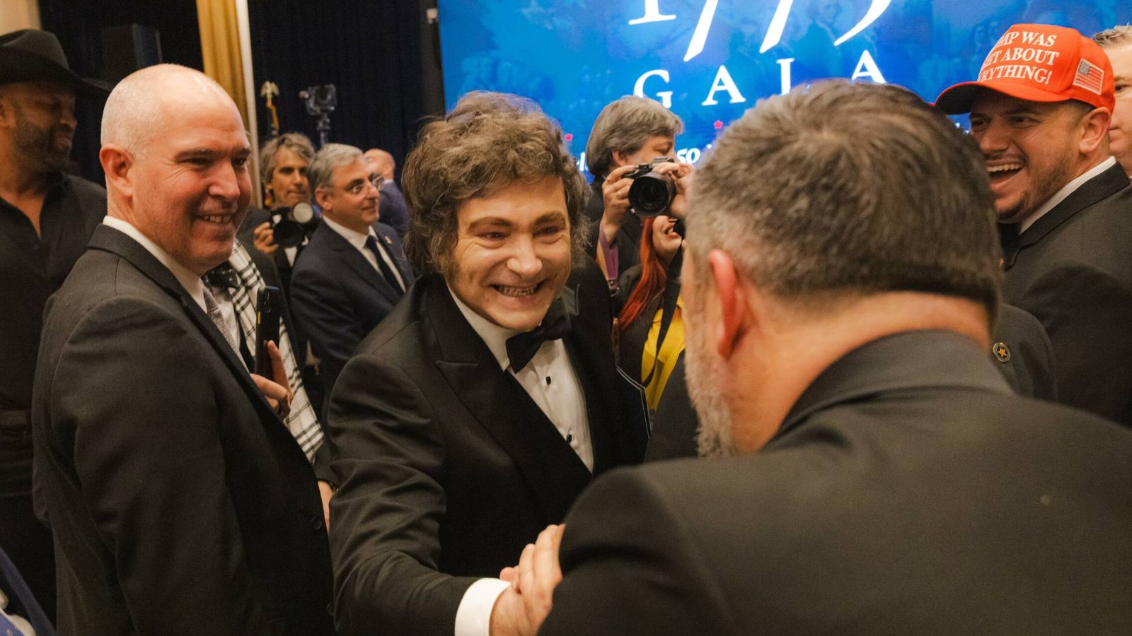 Cena con Milei y "buen rollo" con Connor McGregor: Abascal saca músculo ...