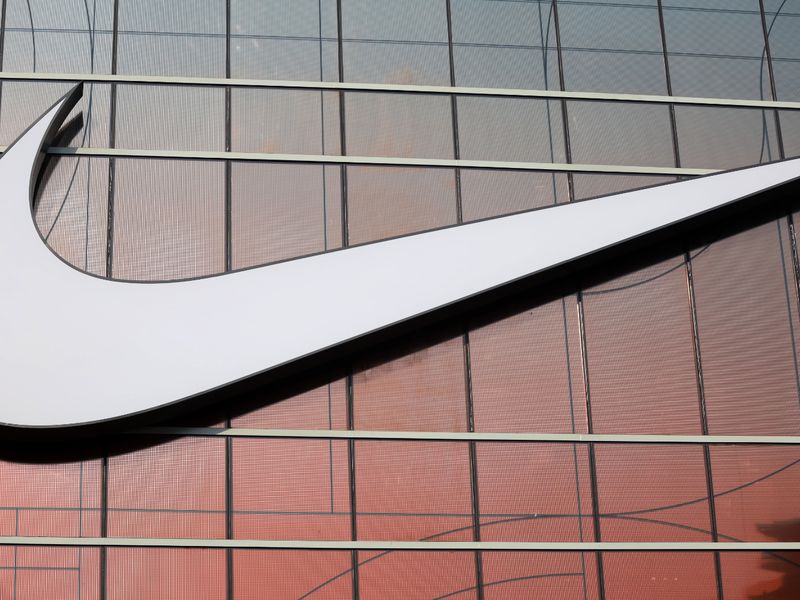 Die Loafer-Dunks von Nike: Der heißeste Sneaker-Trend des Jahres 2025