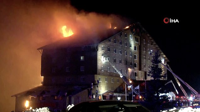Scene as fire breaks out at ski resort hotel in northwestern Turkey