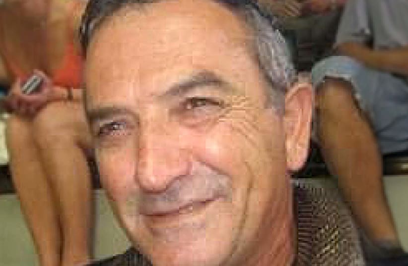 Who is Itzhak Elgarat, one of the hostages from Kibbutz Nir Oz set to be released?