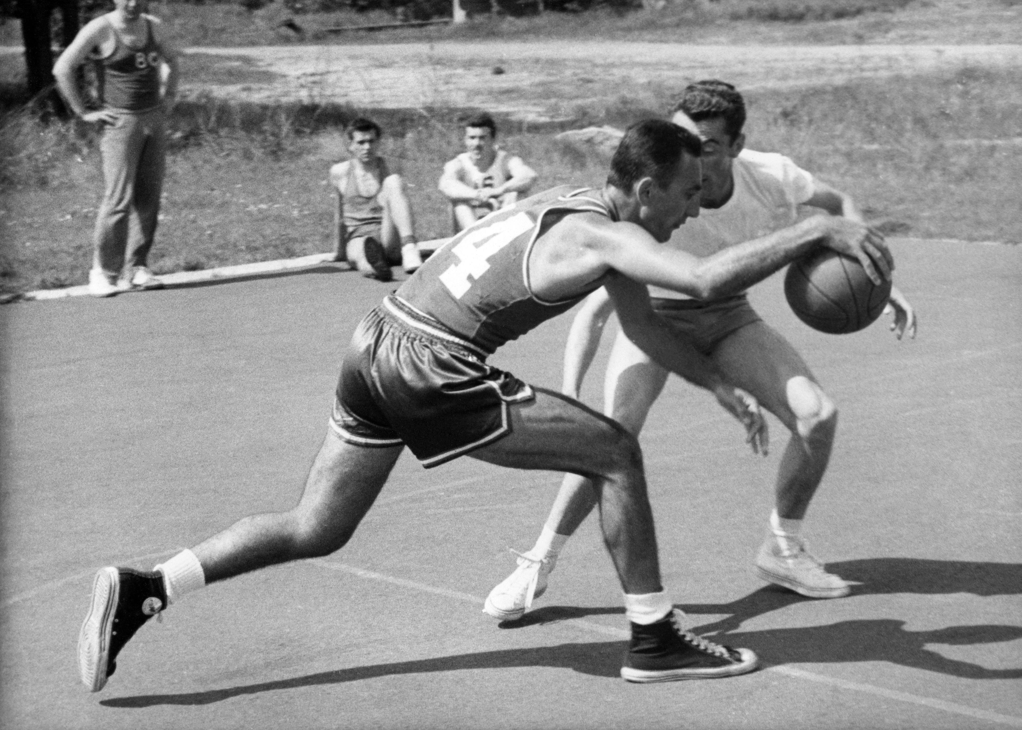 On this day: Bob Cousy inducted into Hall of Fame; Tracy Jackson born