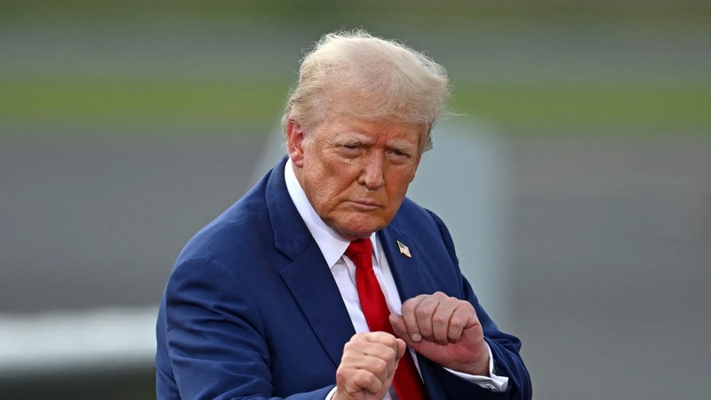 USA on a 'path to dictatorship', top Democratic Senator warns