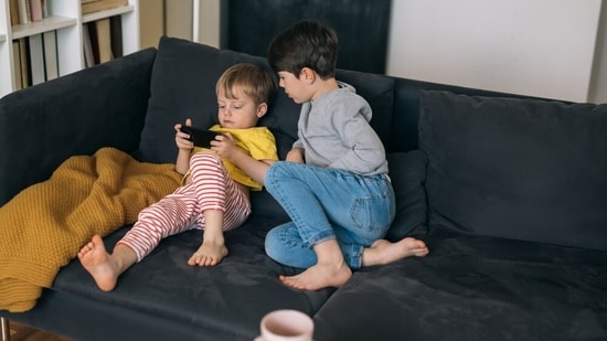 Children spending more time on phone instead of playing outside? Study ...