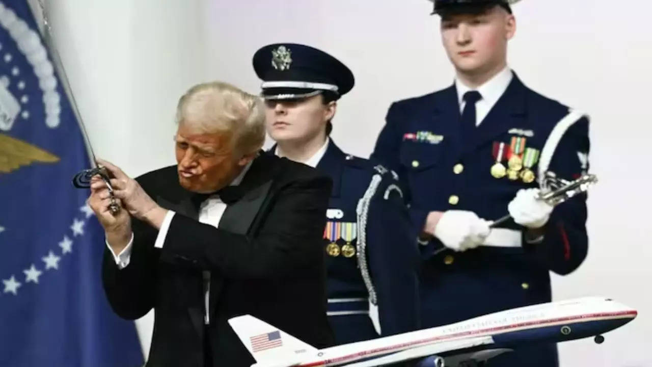 Donald Trump’s Sword Dance At Inaugural Ball Leaves Secret Service ...