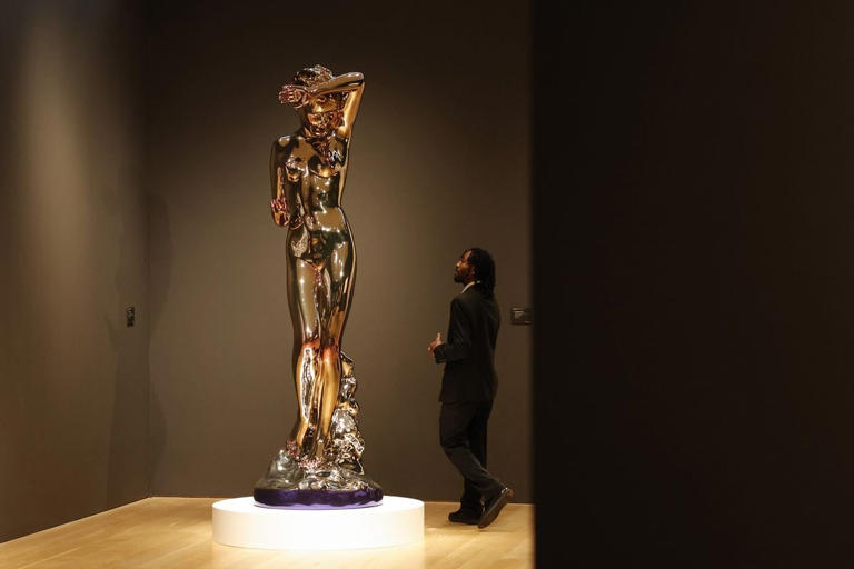 Famous birthdays for Jan. 21: Jeff Koons, Nick Gehlfuss