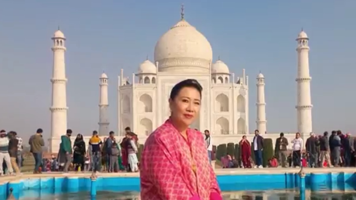 Bhutan Queen Mother Visits Taj Mahal, Learns About Architecture ...