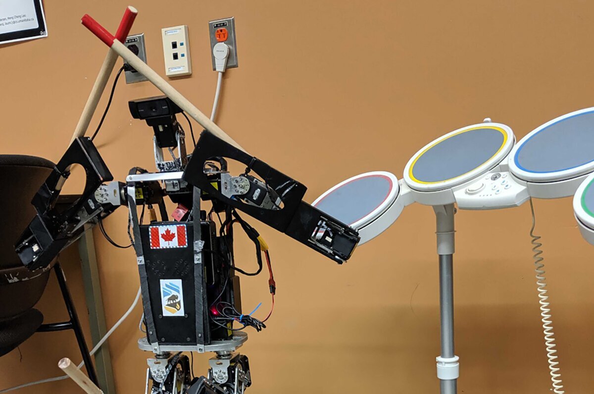 Humanoid robots join human musicians for synchronized musical performances